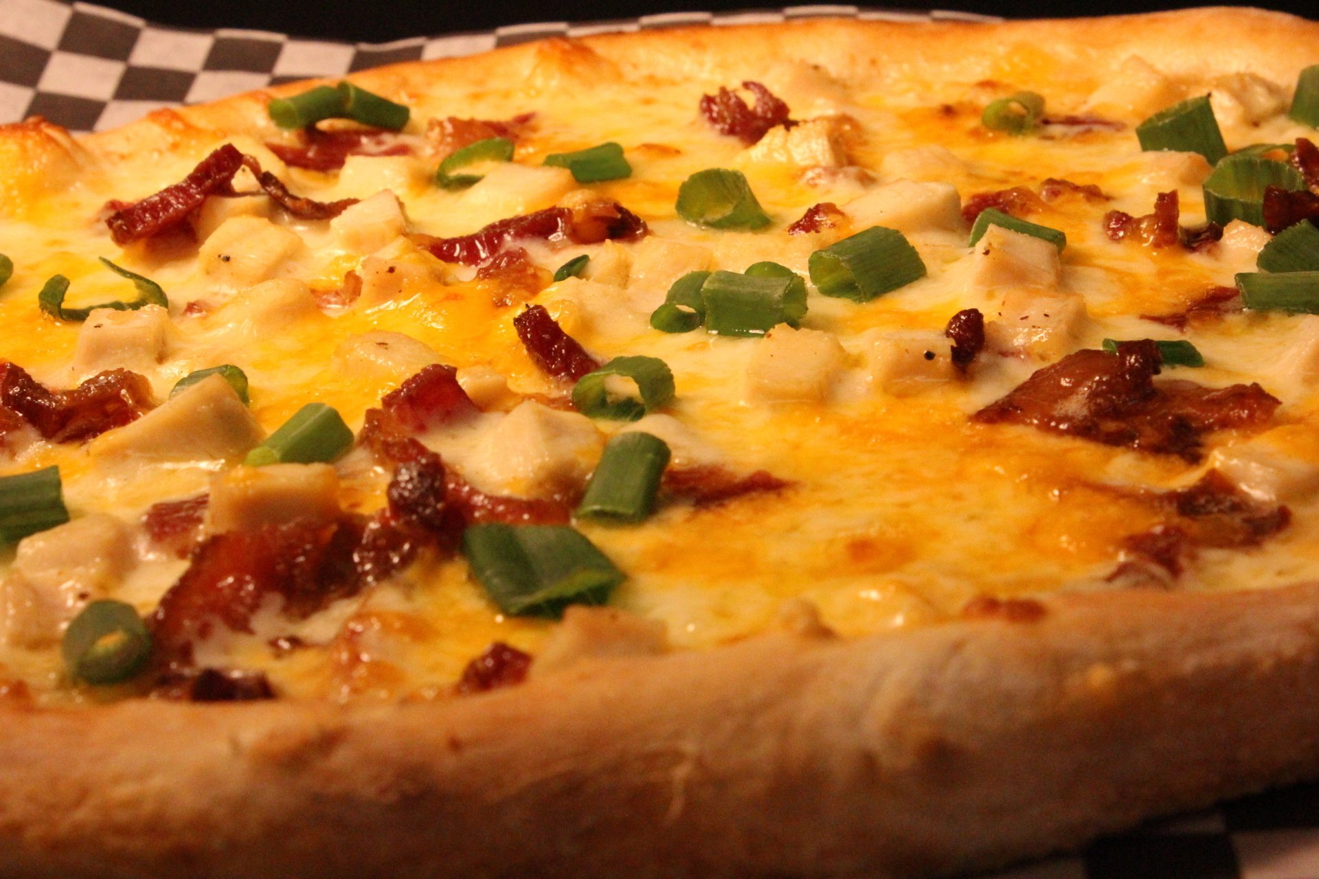 Broken Tree Pizza | Pizzas and Drinks | Neenah, WI