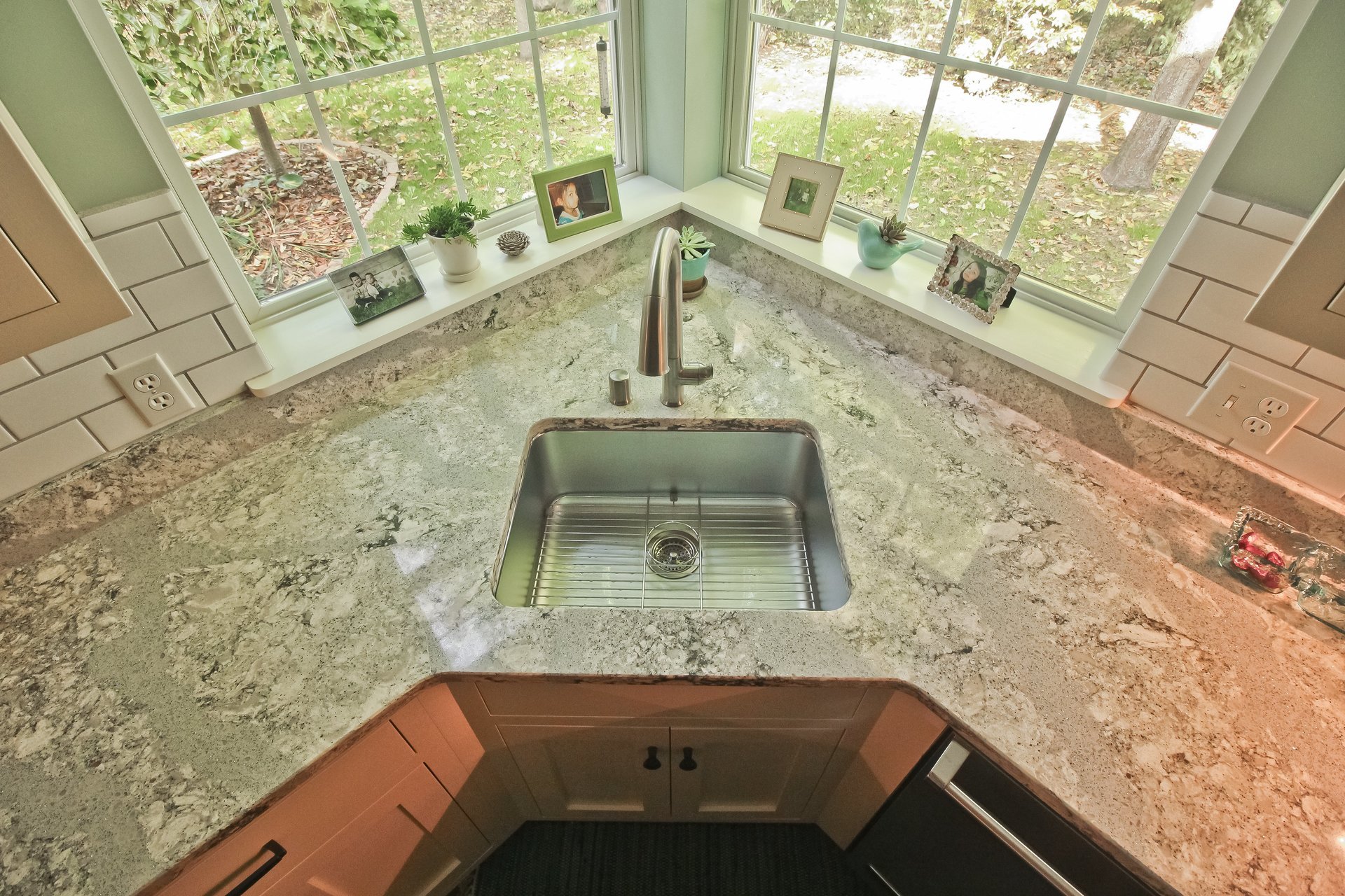 Quartz Countertops | HD Laminate Countertops | West Bend, WI