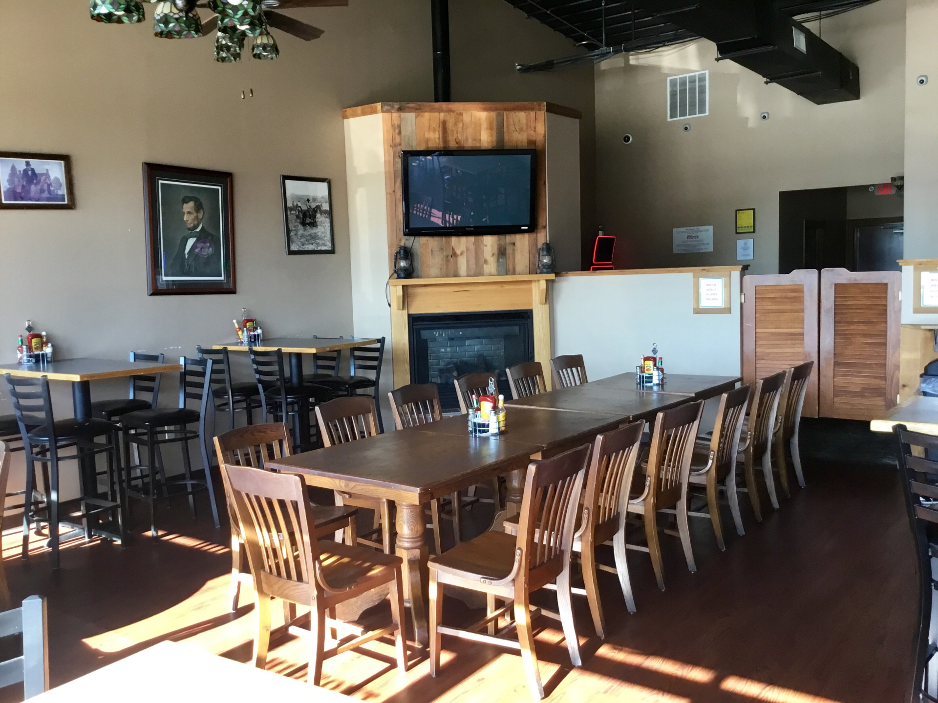 Abe's Hideout | Restaurant, Party Room | Springfield, IL