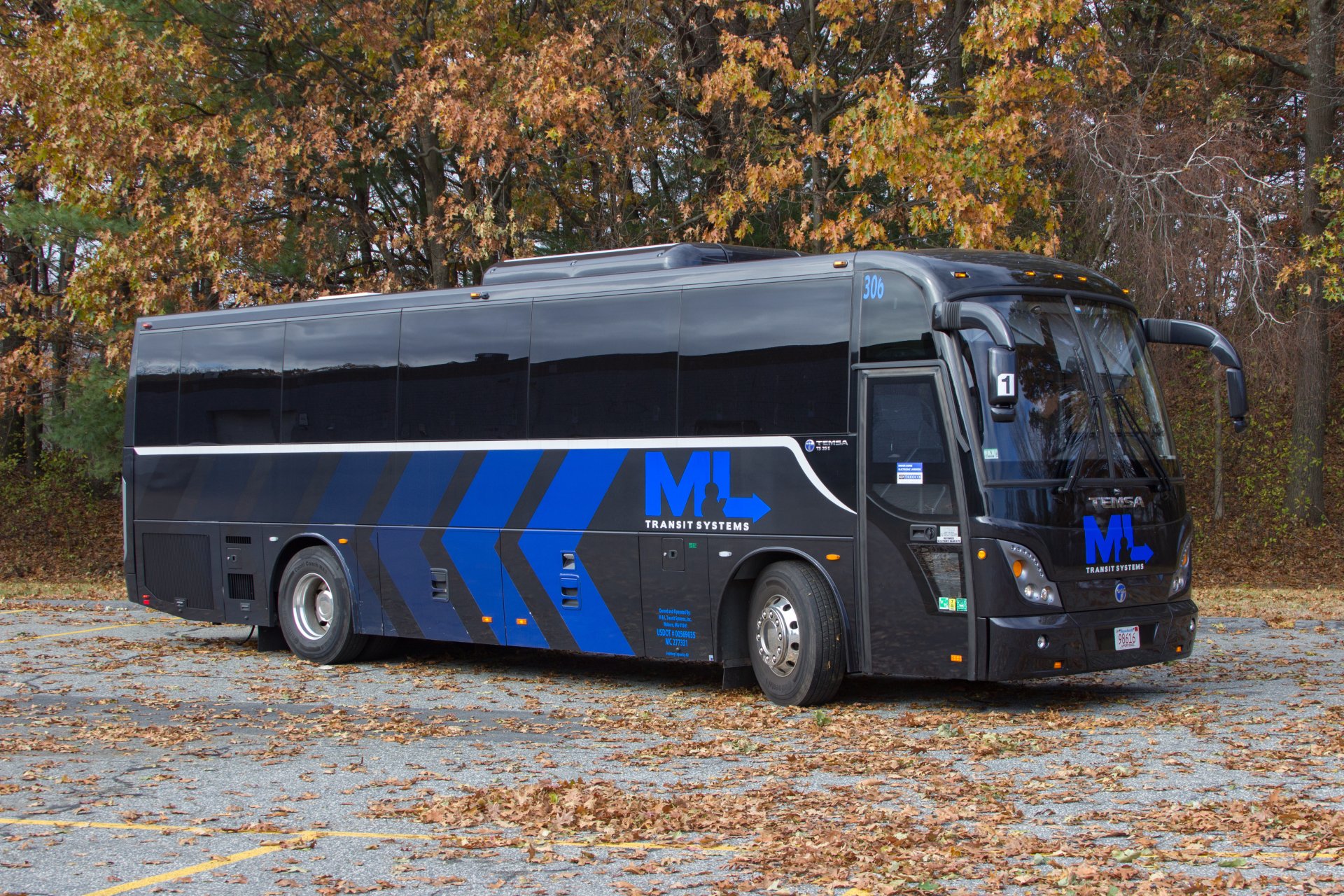 M & L Transit Systems Inc 40 PX Premium Motorcoach Photo Gallery
