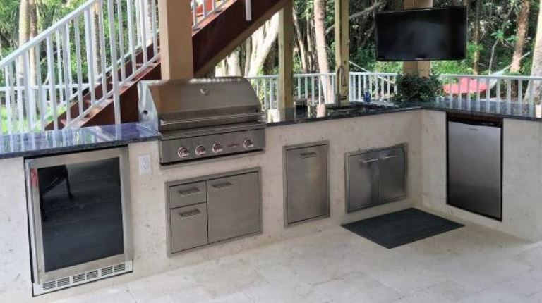 Porcelain and Tile Outdoor Kitchens | HL Posey Builders