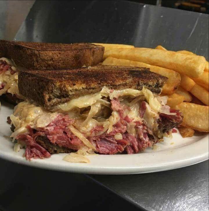 The Bull Pen Sports Bar and Grill | Entrees and Dinner Sedro-Woolley